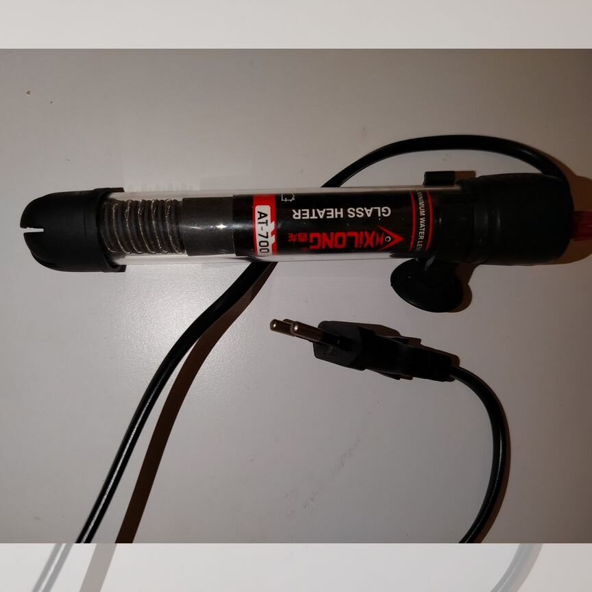 Обогреватель аквариумный Xilong AT700