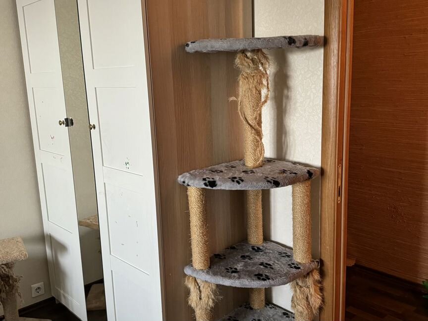 Кошачий домик с когтеточкой