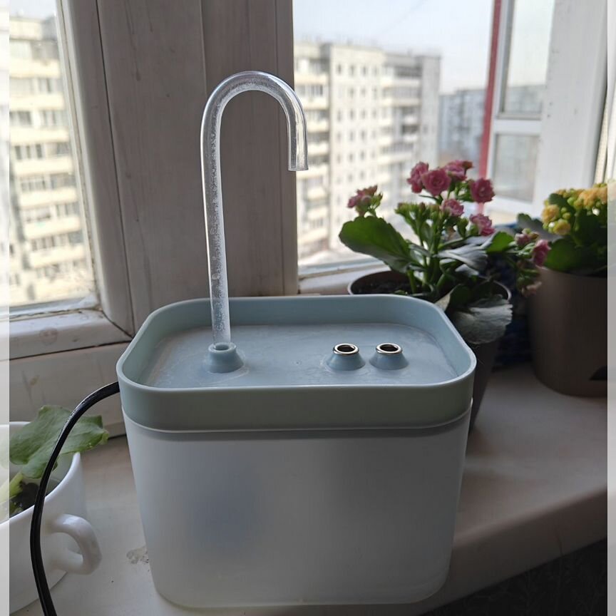 Фонтан поилка для кошек