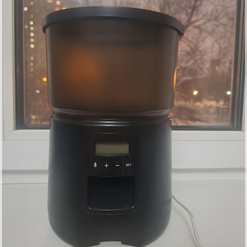 Автоматическая кормушка для кошек с таймером