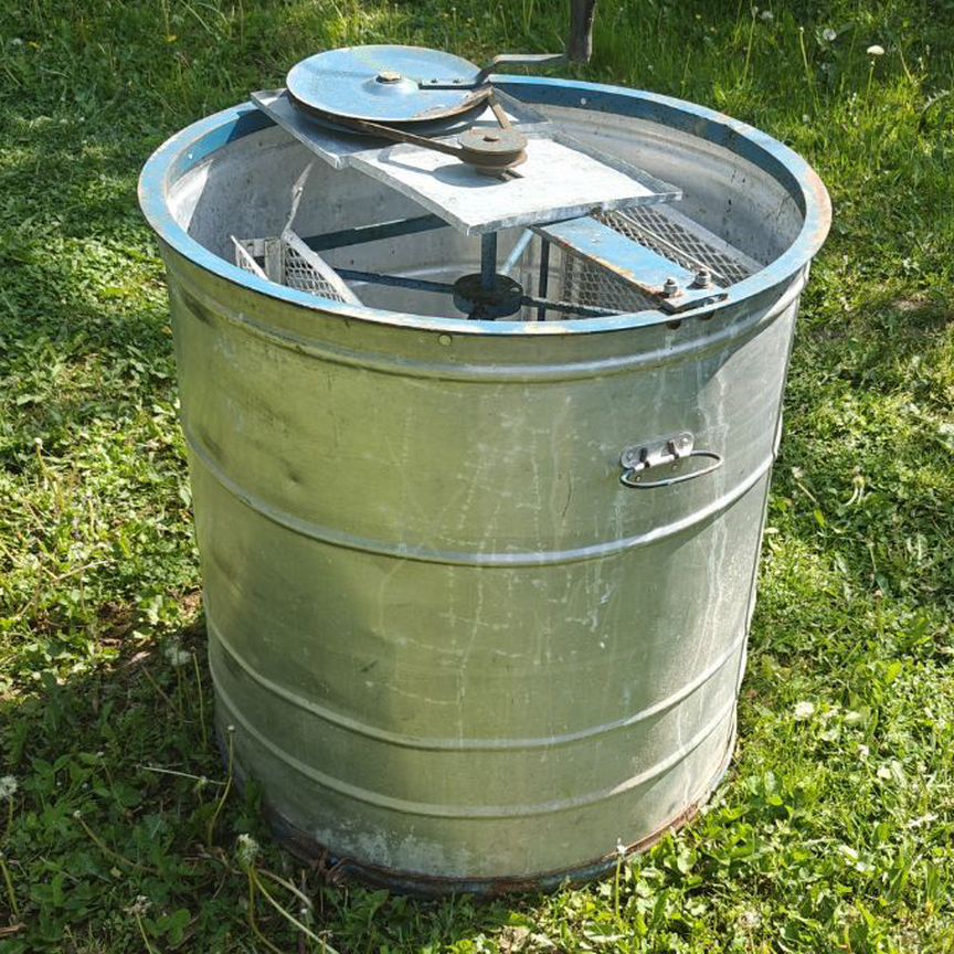 Медогонка 4 рамочная ручная