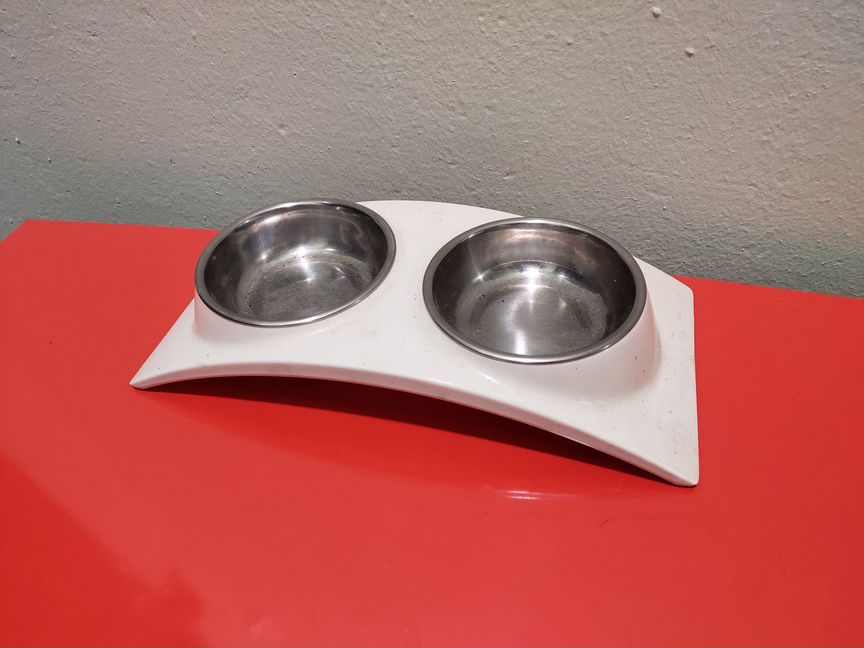 Кормушка подставка для собак или кошек