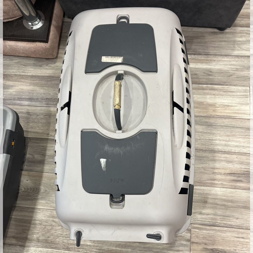 Переноска для собак пластиковая