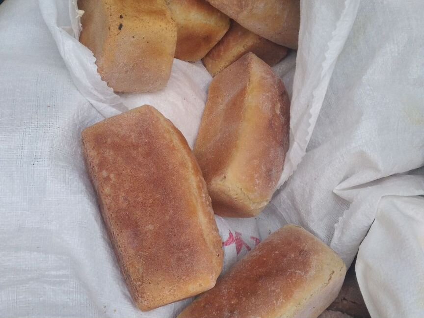 Хлеб свежий для скотину