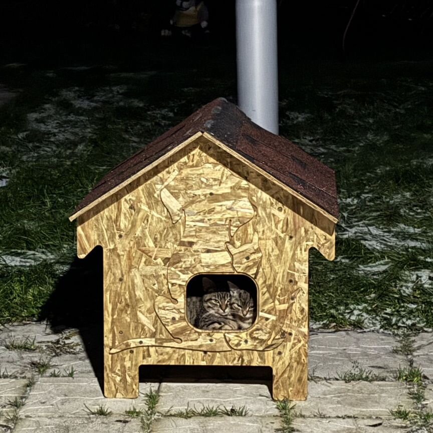 Домик для кошки уличный с кормушкой