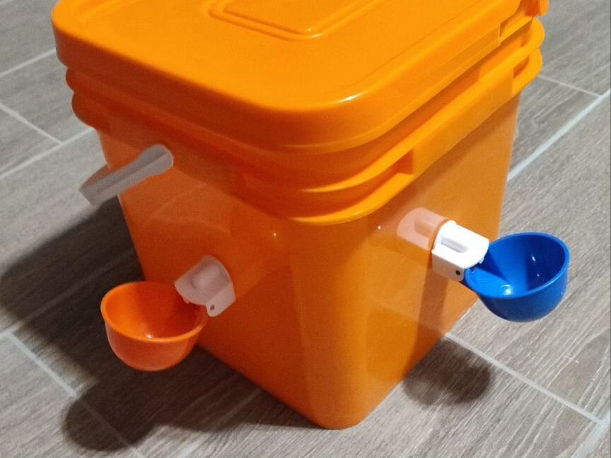 Поилка для куриц, кормушка сделай сам