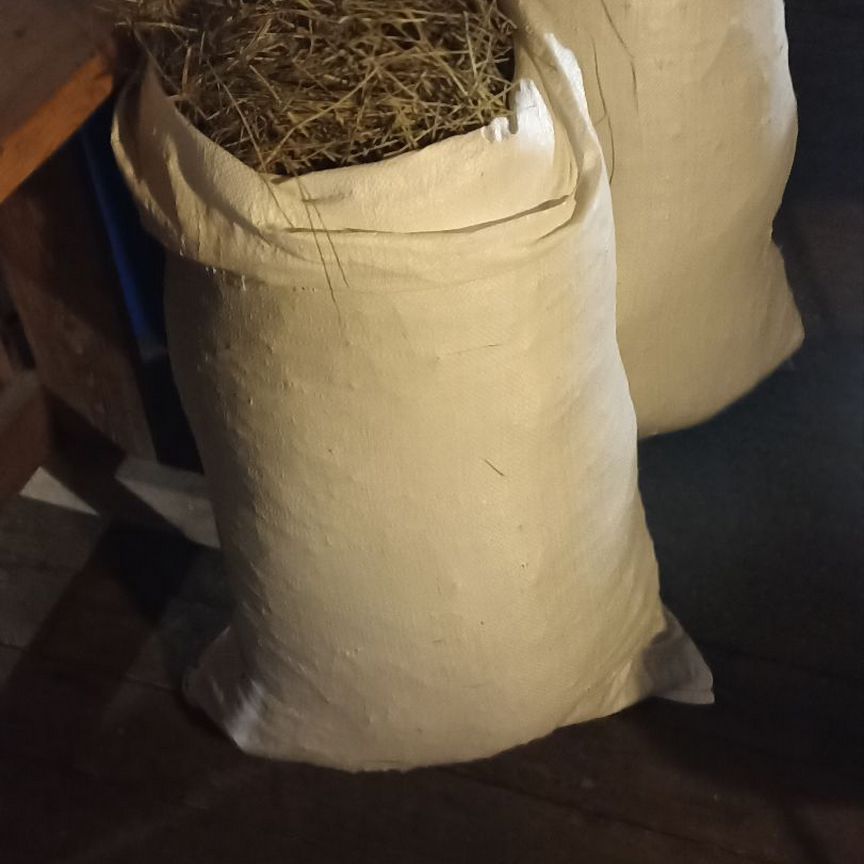 Сено в мешках