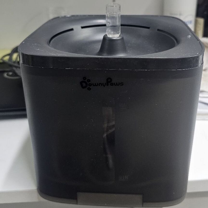 Фонтан поилка для кошек