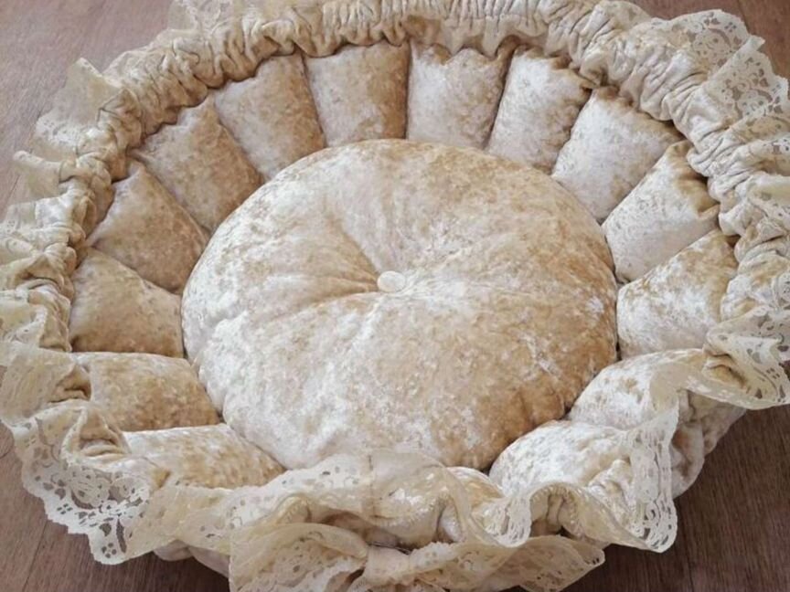 Лежанки и домики для кошек