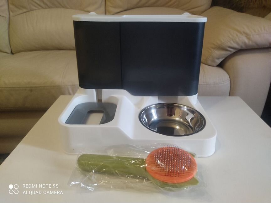 Автоматическая кормушка + расческа для вычеса