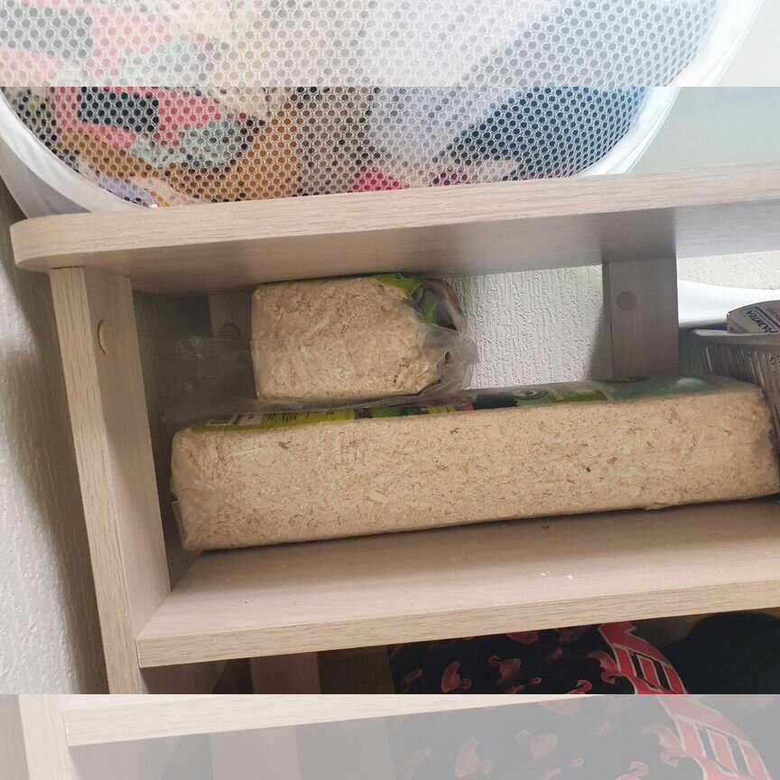 Для хомяка опилки,сено,корм