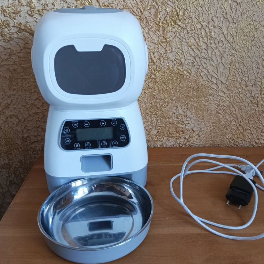 Кормушка для кошек и собак