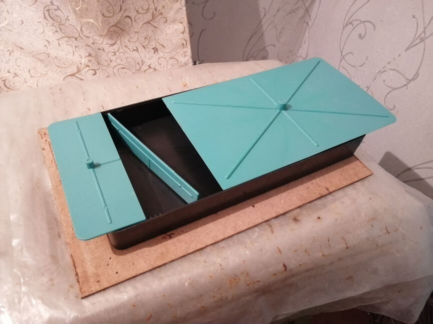 Кормушки пчелиные разные