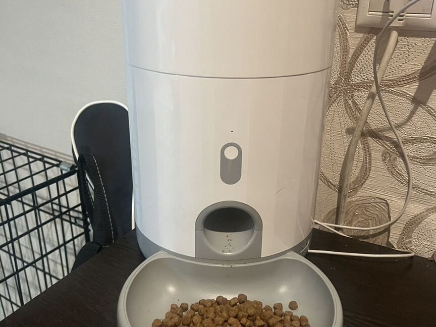 Умная кормушка petoneer