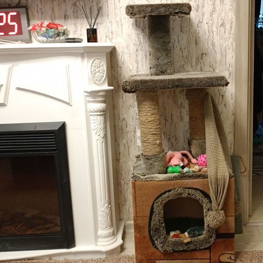 Когтеточка с домиком и лежанкой