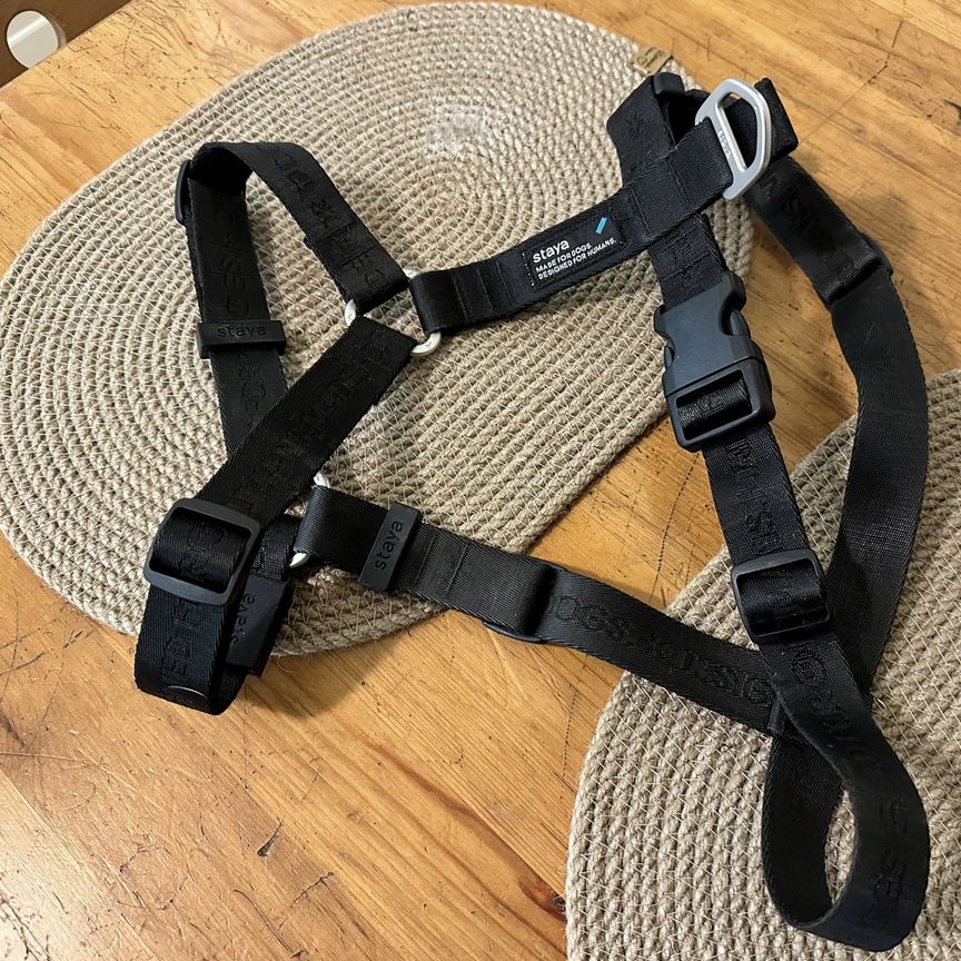 Шлейка анатомическая для собак Staya
