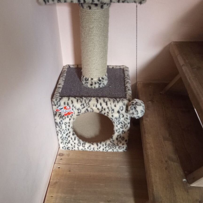 Домик для кошки с когтеточкой бу