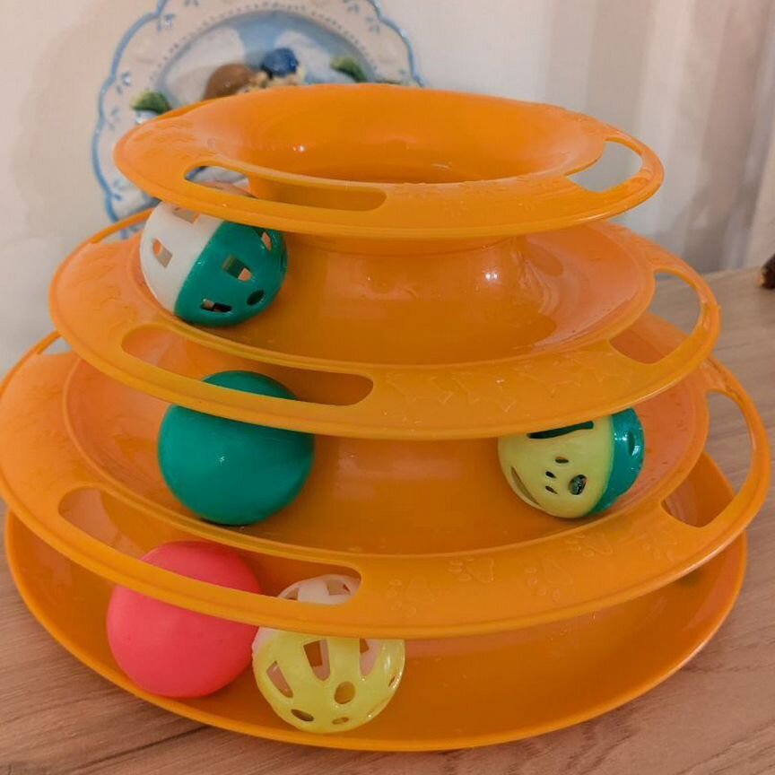 Игрушка пирамидка для кошек с шариками