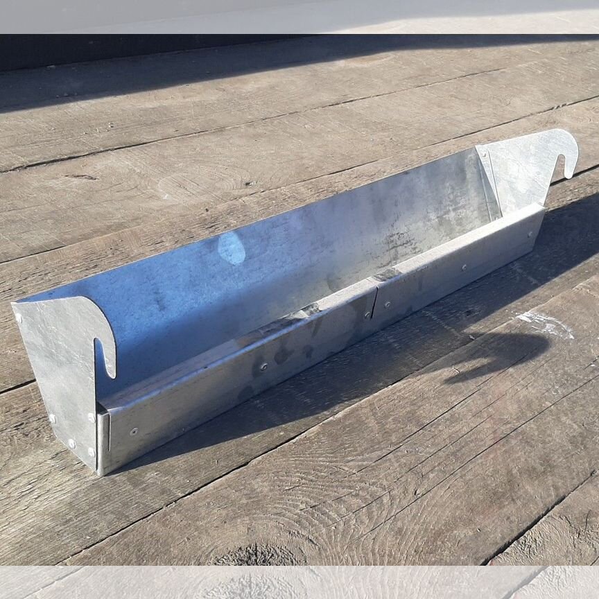 Кормушка для домашней птицы