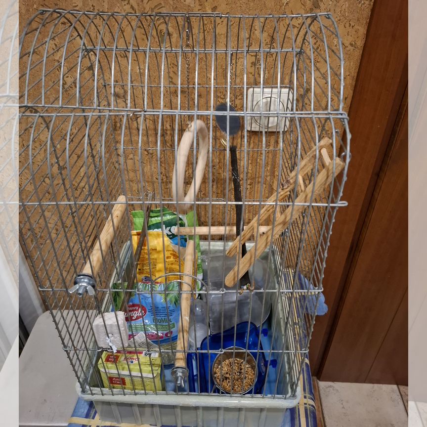 Продам птичью клетку