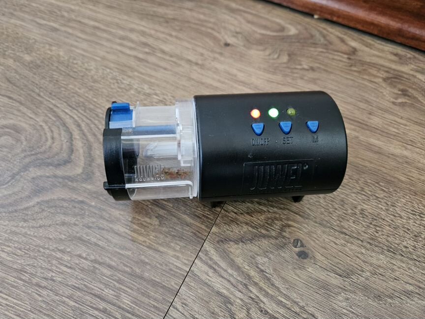 Автокормушку Juwel продам +