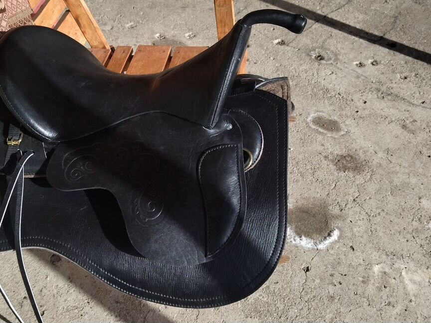 Выездковое седло