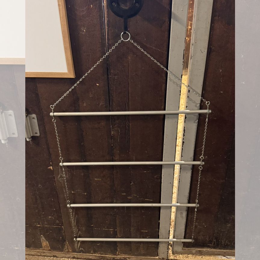 Вешалка для попон вальтрапов ногавок