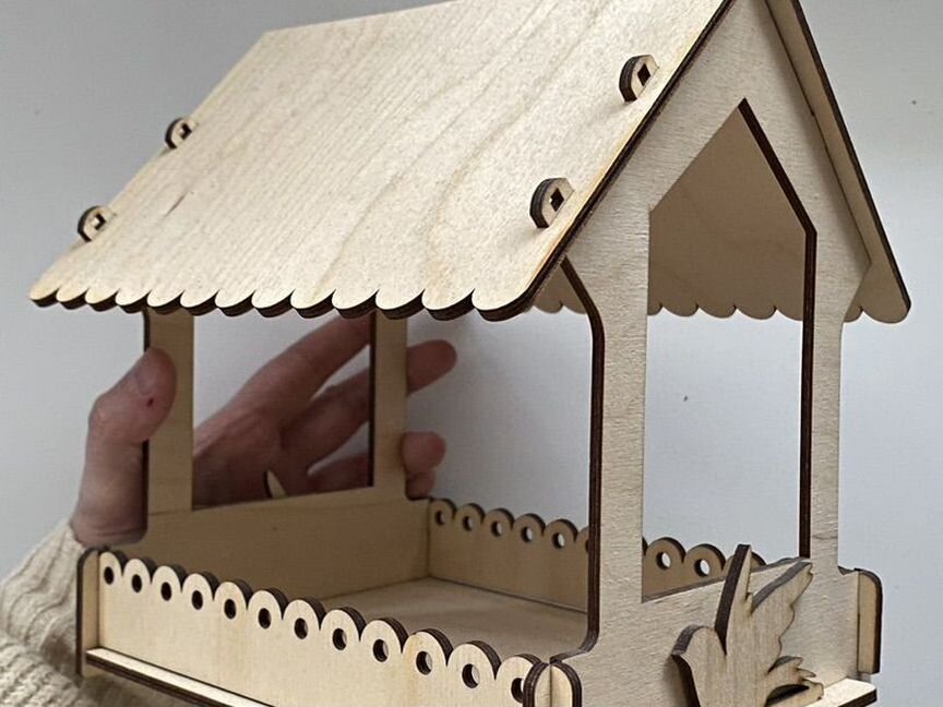 Кормушка для птиц из дерева