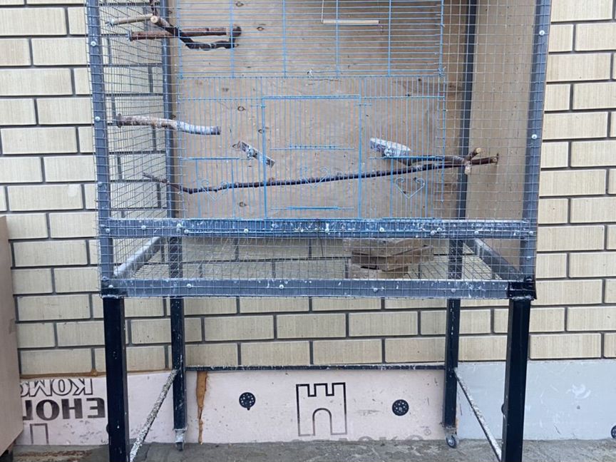 Вольер для попугаев на колесиках