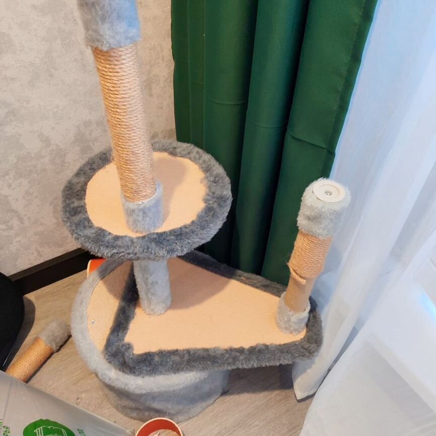 Кошачий домик с когтеточкой