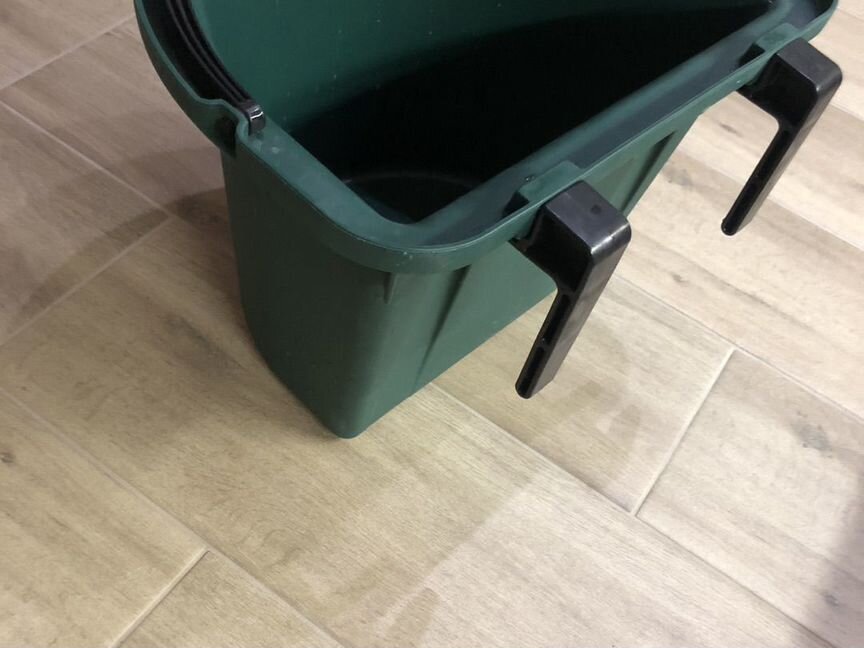 Кормушка для лошади Ведро навесное