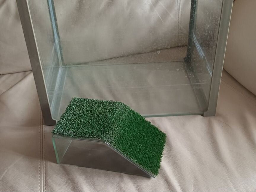 Аквариум и мостик для черепахи