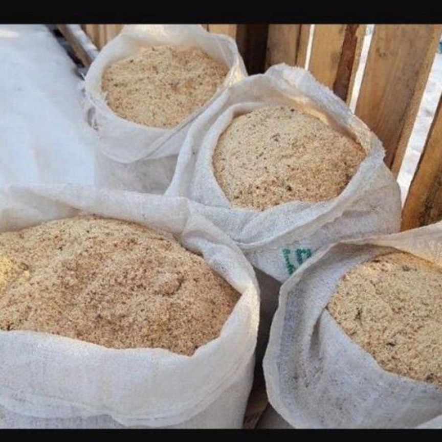 Опилки в мешках