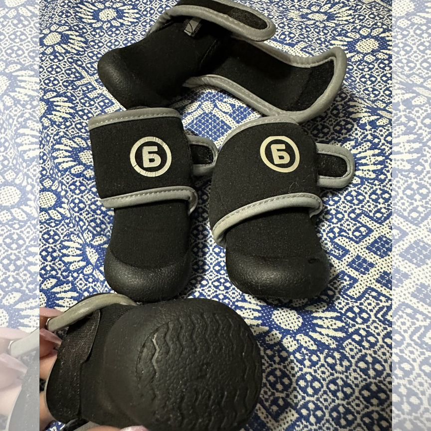 Обувь для маленьких собак