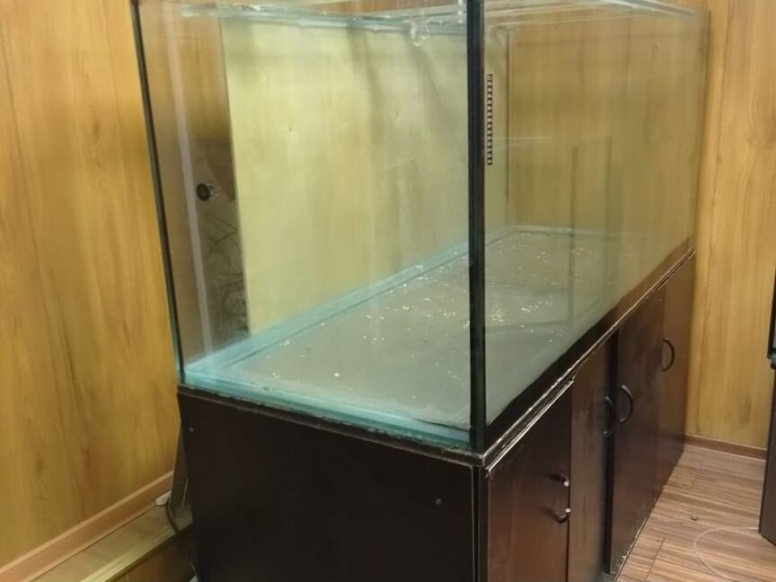 Аквариум на 900 литров. Трещина на стекле