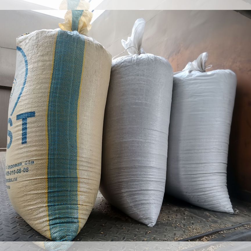Зерно пшеница в мешках