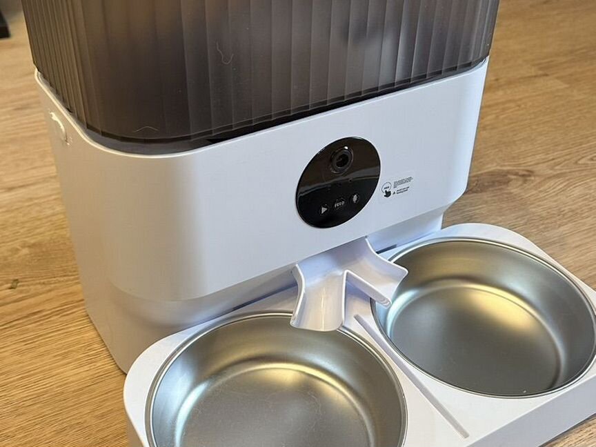 Автокормушка для кошек с камерой