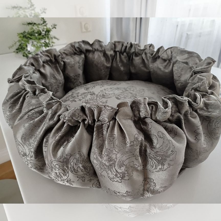Лежанка для собак и кошек