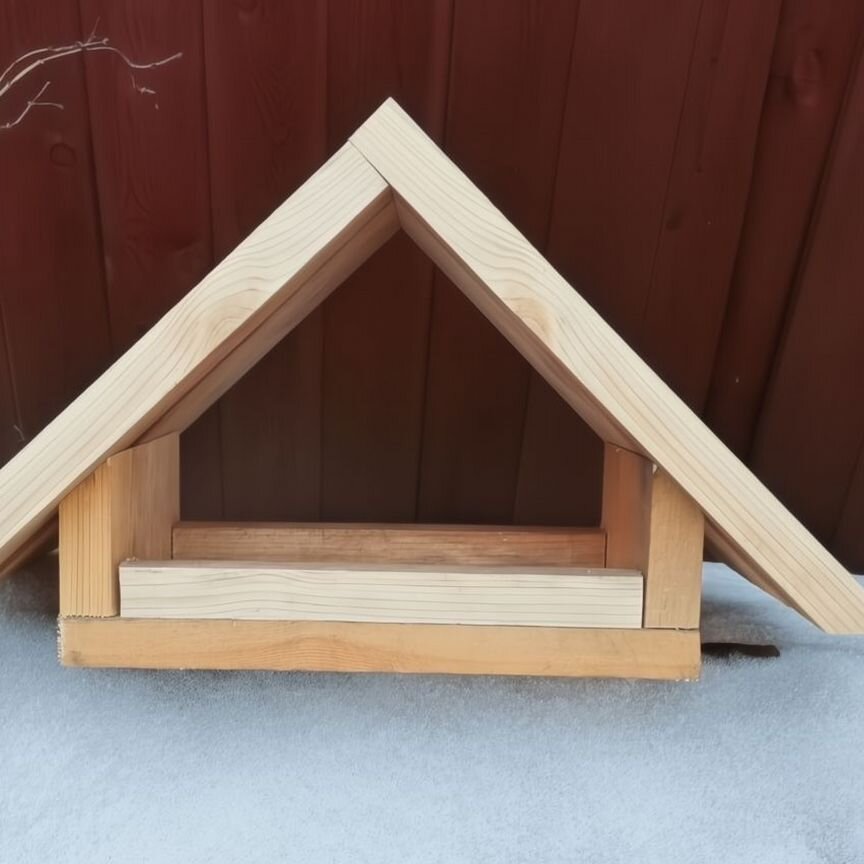Кормушка для птиц из дерева