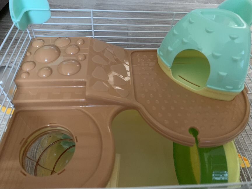 Клетка с домиком и игровой зоной для хомячка