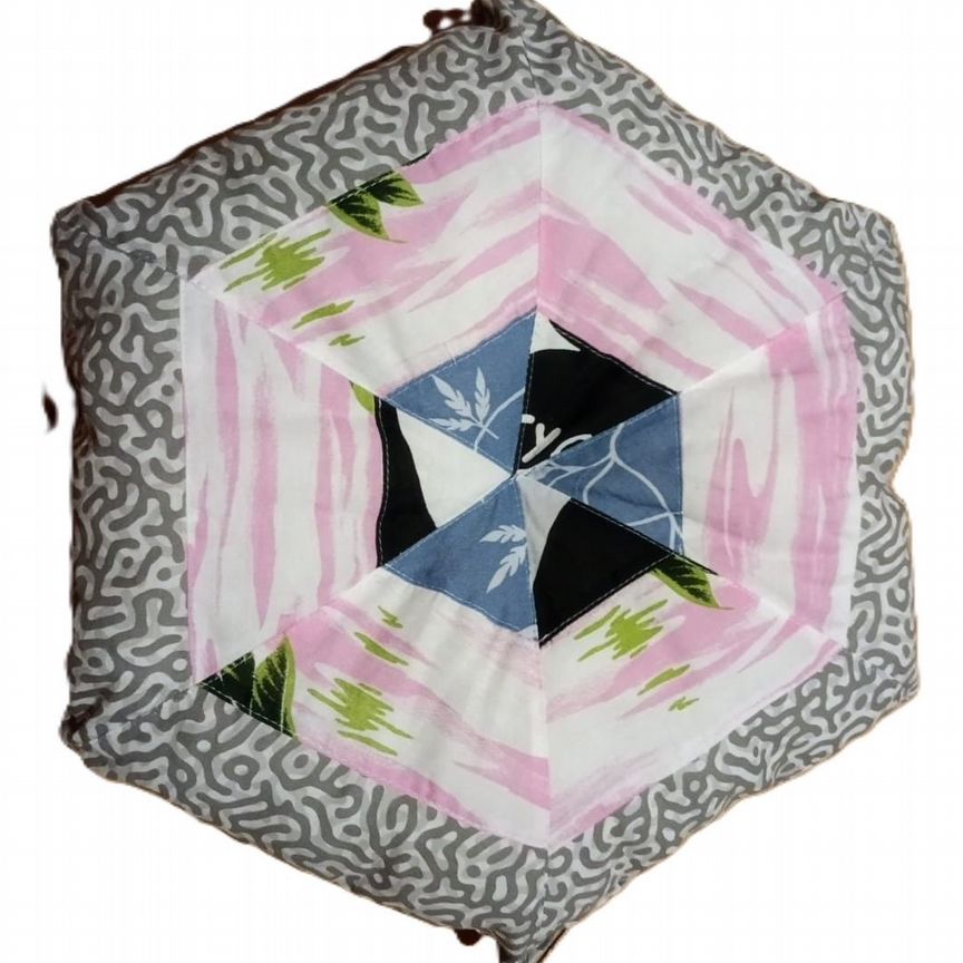 Лежанка-подушка, шестигранная, печворк