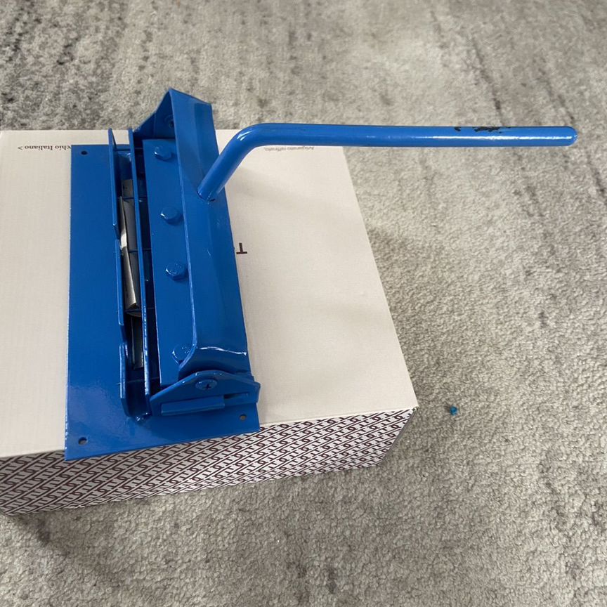 Дырокол для рамок новый