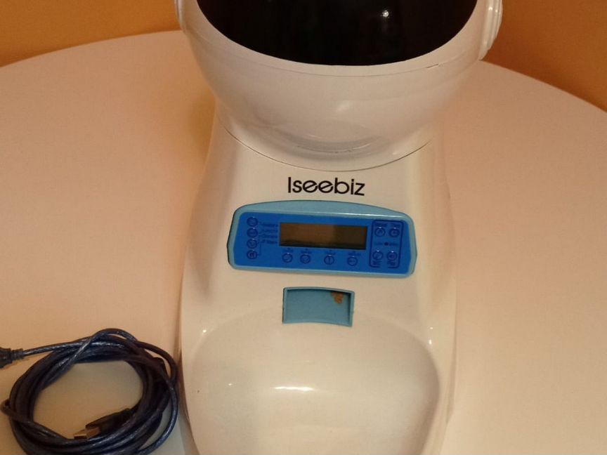 Кормушка для животных Iseebiz