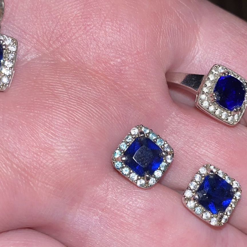 Серебряный комплект с сапфирами и фианитами