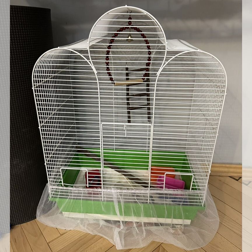 Клетка для птиц с аксессуарами