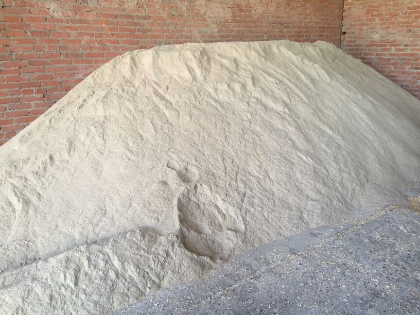 Комбикорм из жмыха и кукурузы