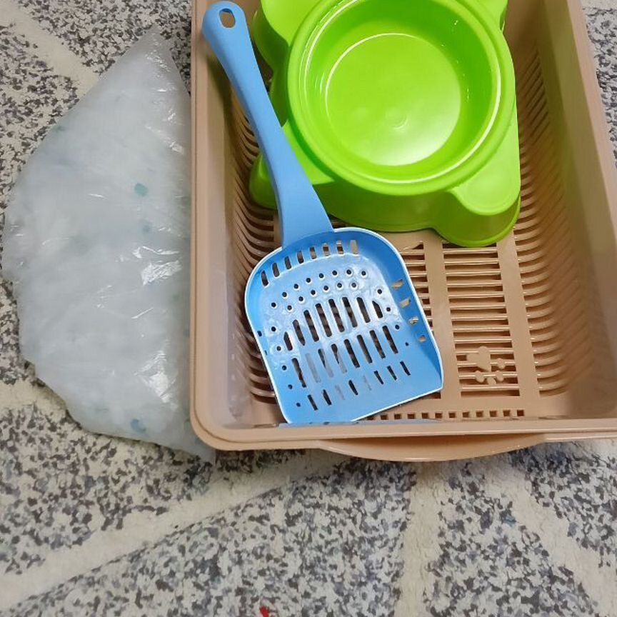 Латок и миска для кошки