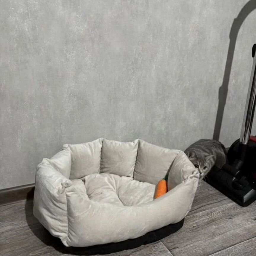 Лежанка новая для кошки