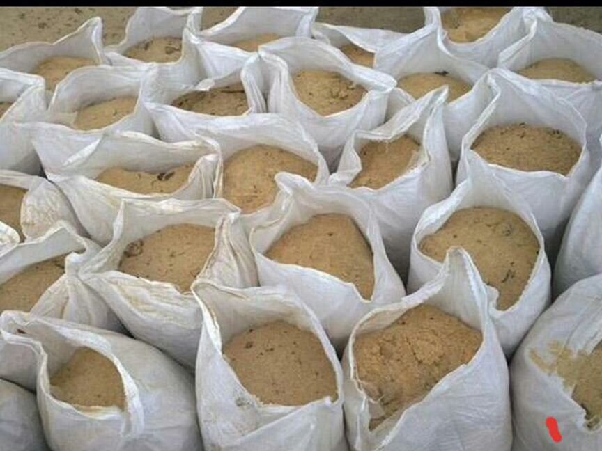 Опилки в мешках