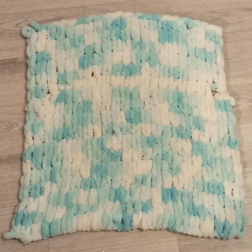 Вязанная лежанка для животных